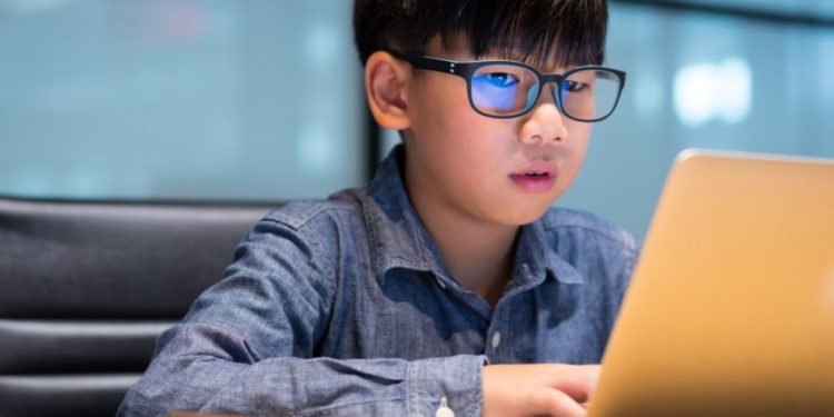 Ways to Prevent Blue Light in the Education Industry - The Fordham Ram